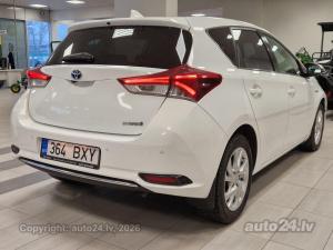 White Toyota Auris 2018 in Haapsalu, with an engine capacity of 1.80 L and mileage of 143 thousand km for 11799 €, photo 8 on AUTOMOTO.COM.LV