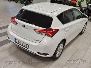 White Toyota Auris 2018 in Haapsalu, with an engine capacity of 1.80 L and mileage of 143 thousand km for 11799 €, photo 9 on AUTOMOTO.COM.LV