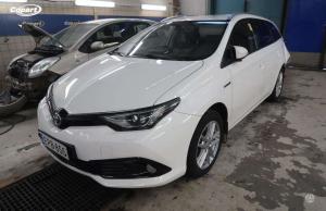 White Toyota Auris 2018 in Klaipeda, with an engine capacity of 1.80 L and mileage of 146 thousand km for 9700 €, photo  on AUTOMOTO.COM.LV