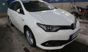 White Toyota Auris 2018 in Klaipeda, with an engine capacity of 1.80 L and mileage of 146 thousand km for 9700 €, photo 2 on AUTOMOTO.COM.LV