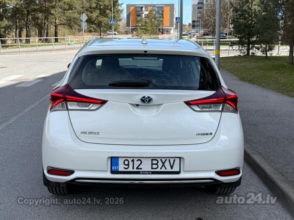 Balts Toyota Auris 2018 Tallina, ar dzinēja tilpumu 1.80 L un nobraukumu 130 tūkst. km par 12990 €, foto 4 vietnē AUTOMOTO.COM.LV