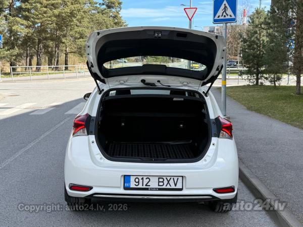 Balts Toyota Auris 2018 Tallina, ar dzinēja tilpumu 1.80 L un nobraukumu 130 tūkst. km par 12990 €, foto 5 vietnē AUTOMOTO.COM.LV