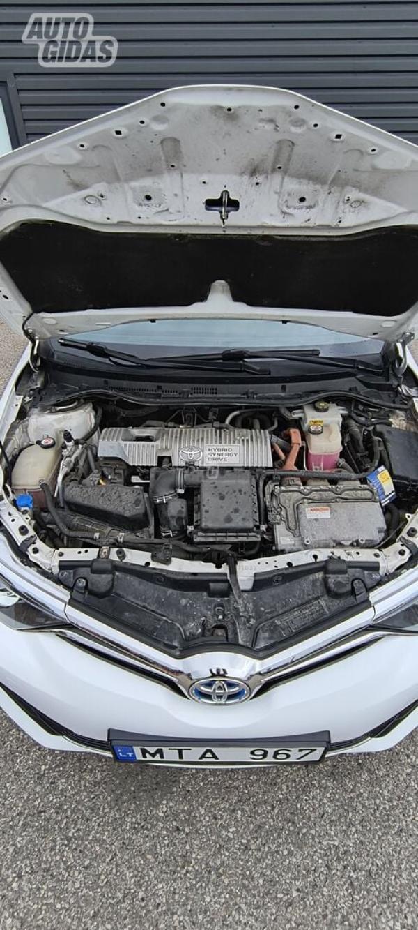 White Toyota Auris 2018 in Kaunas, with an engine capacity of 1.80 L and mileage of 303 thousand km for 9125 €, photo 10 on AUTOMOTO.COM.LV