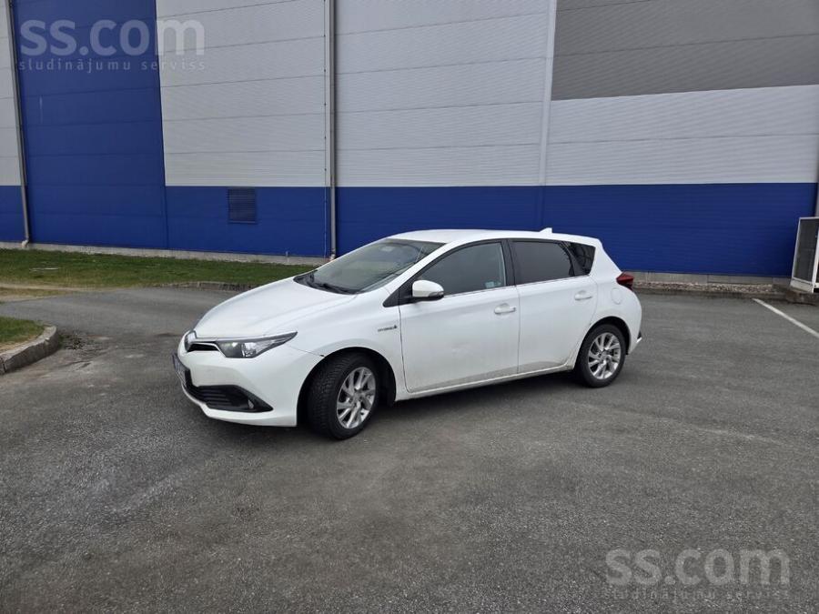Balts Toyota Auris 2018 Rīga, ar dzinēja tilpumu 1.80 L un nobraukumu 328 tūkst. km par 6500 €, foto 1 vietnē AUTOMOTO.COM.LV