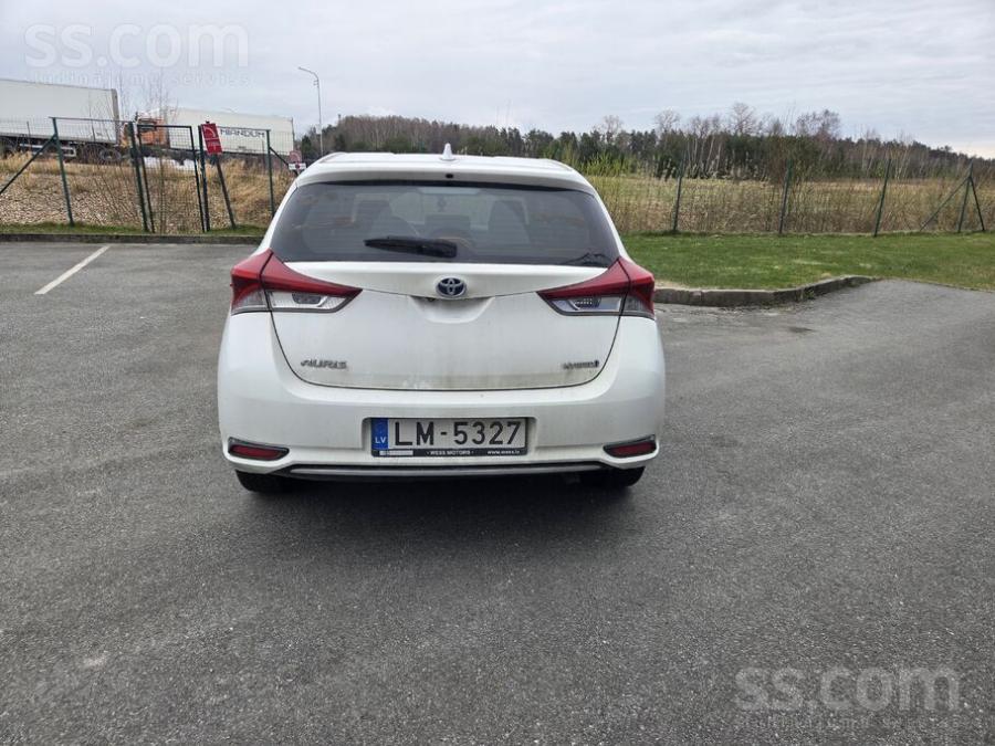 Balts Toyota Auris 2018 Rīga, ar dzinēja tilpumu 1.80 L un nobraukumu 328 tūkst. km par 6500 €, foto 6 vietnē AUTOMOTO.COM.LV