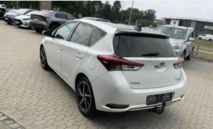 White Toyota Auris 2018 in Utena, with an engine capacity of 1.80 L and mileage of 212 thousand km for 10390 €, photo 4 on AUTOMOTO.COM.LV