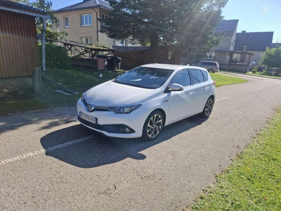 Balts Toyota Auris 2018 Anykščiai, ar dzinēja tilpumu 1.80 L un nobraukumu 228 tūkst. km par 9799 €, foto 1 vietnē AUTOMOTO.COM.LV