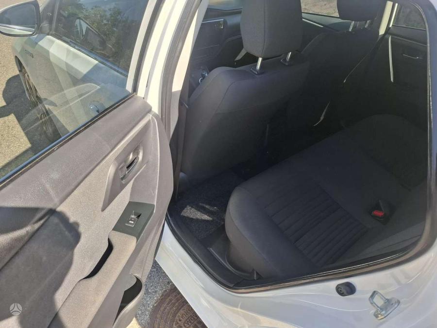 Balts Toyota Auris 2018 Anykščiai, ar dzinēja tilpumu 1.80 L un nobraukumu 228 tūkst. km par 9799 €, foto 16 vietnē AUTOMOTO.COM.LV
