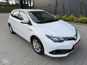 White Toyota Auris 2019 in Vilnius, with an engine capacity of 1.80 L and mileage of 94 thousand km for 13450 €, photo  on AUTOMOTO.COM.LV