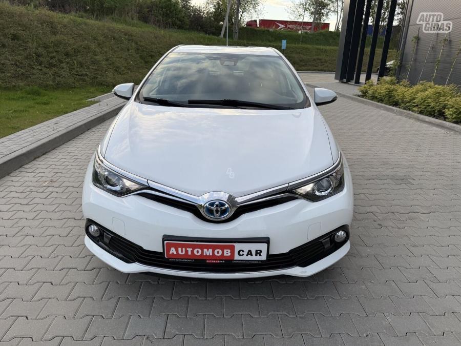 White Toyota Auris 2019 in Vilnius, with an engine capacity of 1.80 L and mileage of 94 thousand km for 13450 €, photo 4 on AUTOMOTO.COM.LV