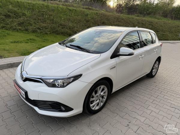 White Toyota Auris 2019 in Vilnius, with an engine capacity of 1.80 L and mileage of 94 thousand km for 13450 €, photo 4 on AUTOMOTO.COM.LV