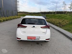 White Toyota Auris 2019 in Vilnius, with an engine capacity of 1.80 L and mileage of 94 thousand km for 13450 €, photo 8 on AUTOMOTO.COM.LV