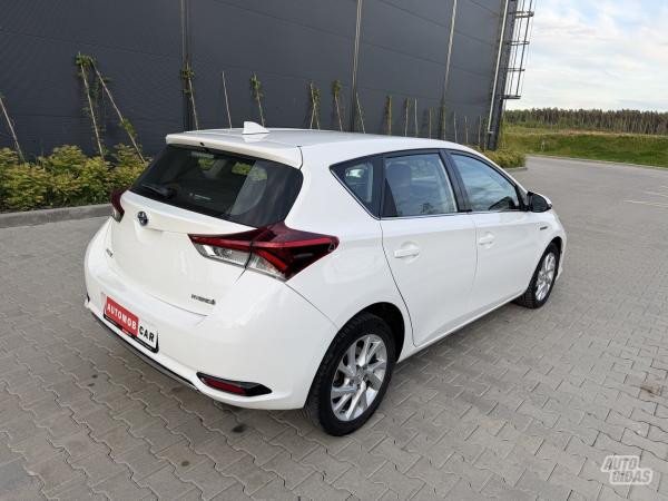 White Toyota Auris 2019 in Vilnius, with an engine capacity of 1.80 L and mileage of 94 thousand km for 13450 €, photo 8 on AUTOMOTO.COM.LV
