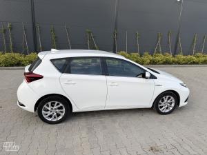 White Toyota Auris 2019 in Vilnius, with an engine capacity of 1.80 L and mileage of 94 thousand km for 13450 €, photo 10 on AUTOMOTO.COM.LV