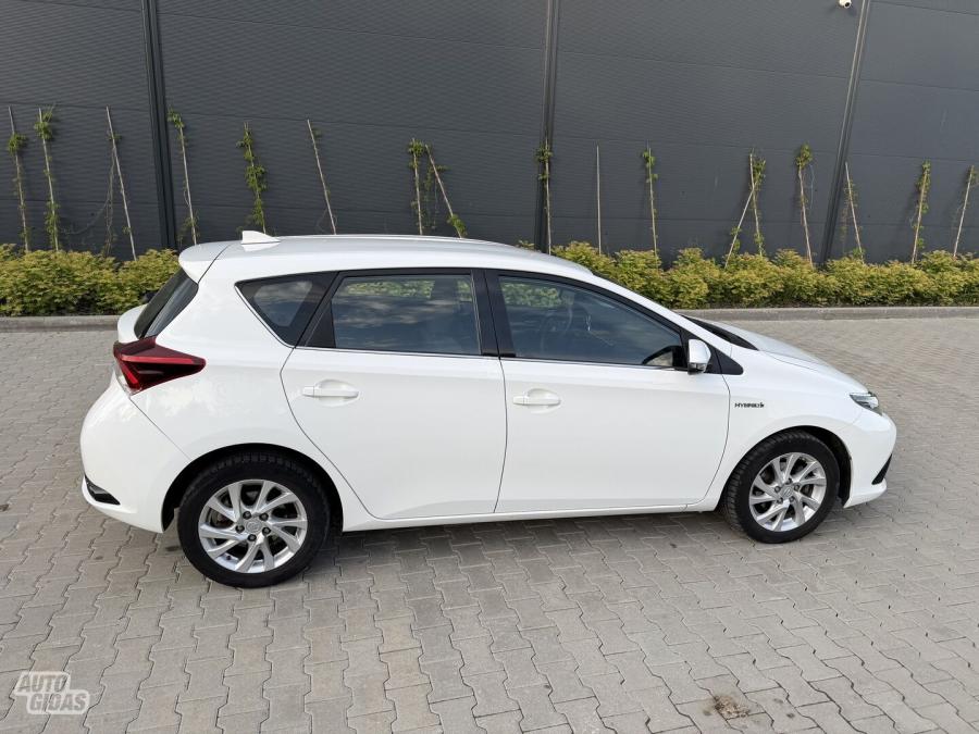 White Toyota Auris 2019 in Vilnius, with an engine capacity of 1.80 L and mileage of 94 thousand km for 13450 €, photo 10 on AUTOMOTO.COM.LV