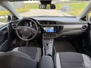 White Toyota Auris 2019 in Vilnius, with an engine capacity of 1.80 L and mileage of 94 thousand km for 13450 €, photo 12 on AUTOMOTO.COM.LV