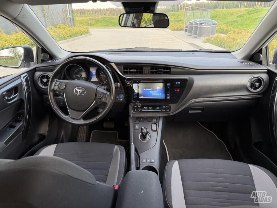 White Toyota Auris 2019 in Vilnius, with an engine capacity of 1.80 L and mileage of 94 thousand km for 13450 €, photo 12 on AUTOMOTO.COM.LV