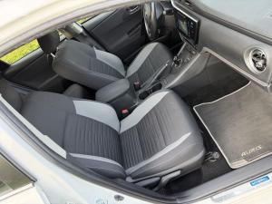 White Toyota Auris 2019 in Vilnius, with an engine capacity of 1.80 L and mileage of 94 thousand km for 13450 €, photo 14 on AUTOMOTO.COM.LV