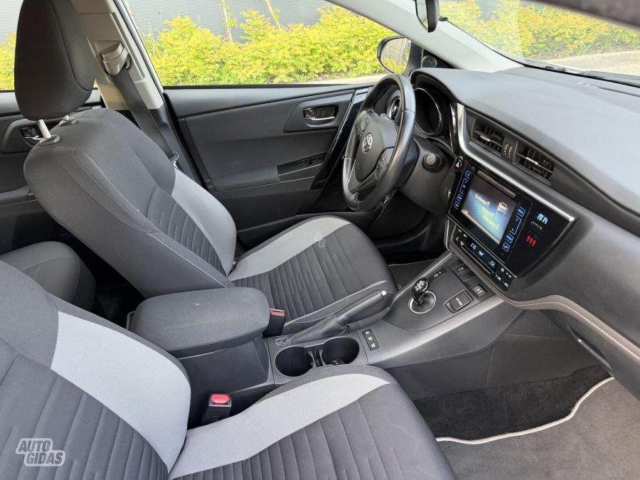 White Toyota Auris 2019 in Vilnius, with an engine capacity of 1.80 L and mileage of 94 thousand km for 13450 €, photo 15 on AUTOMOTO.COM.LV