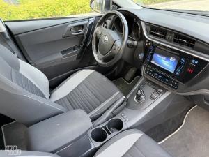 White Toyota Auris 2019 in Vilnius, with an engine capacity of 1.80 L and mileage of 94 thousand km for 13450 €, photo 16 on AUTOMOTO.COM.LV
