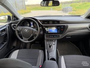 White Toyota Auris 2019 in Vilnius, with an engine capacity of 1.80 L and mileage of 94 thousand km for 13450 €, photo 17 on AUTOMOTO.COM.LV