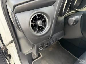 White Toyota Auris 2019 in Vilnius, with an engine capacity of 1.80 L and mileage of 94 thousand km for 13450 €, photo 20 on AUTOMOTO.COM.LV