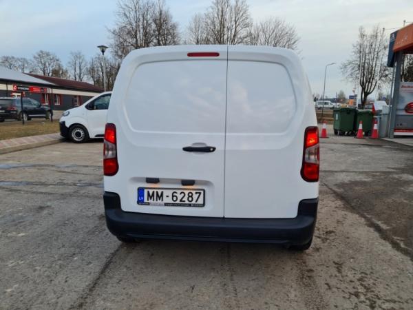 Balts Toyota Auris 2020 Rīga, ar dzinēja tilpumu 1.50 L un nobraukumu 55 tūkst. km par 12900 €, foto 2 vietnē AUTOMOTO.COM.LV