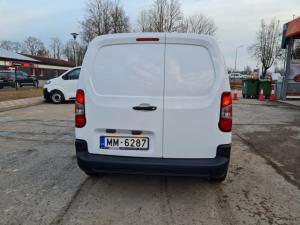 Balts Toyota Auris 2020 Rīga, ar dzinēja tilpumu 1.50 L un nobraukumu 55 tūkst. km par 12900 €, foto 3 vietnē AUTOMOTO.COM.LV