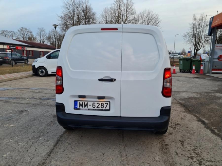 Balts Toyota Auris 2020 Rīga, ar dzinēja tilpumu 1.50 L un nobraukumu 55 tūkst. km par 12900 €, foto 3 vietnē AUTOMOTO.COM.LV
