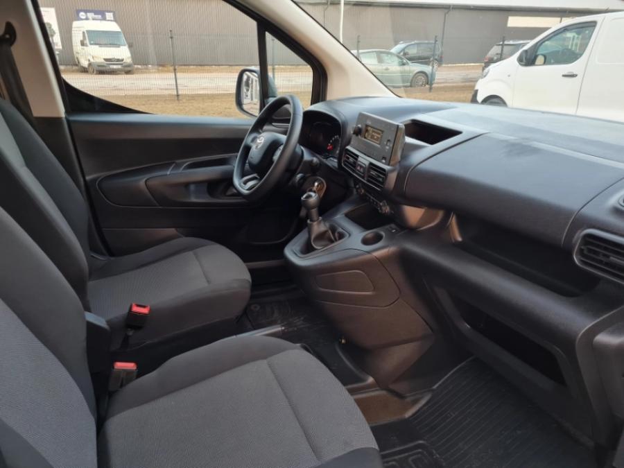Balts Toyota Auris 2020 Rīga, ar dzinēja tilpumu 1.50 L un nobraukumu 55 tūkst. km par 12900 €, foto 12 vietnē AUTOMOTO.COM.LV