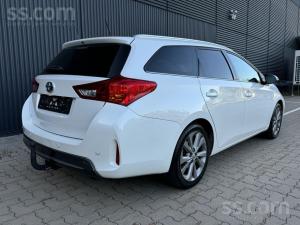 Balts Toyota Auris 2013 Rīga, ar dzinēja tilpumu 1.80 L un nobraukumu 258 tūkst. km par 8690 €, foto 4 vietnē AUTOMOTO.COM.LV