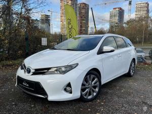 White Toyota Auris 2013 in Vilnius, with an engine capacity of 1.80 L and mileage of 295 thousand km for 6900 €, photo  on AUTOMOTO.COM.LV
