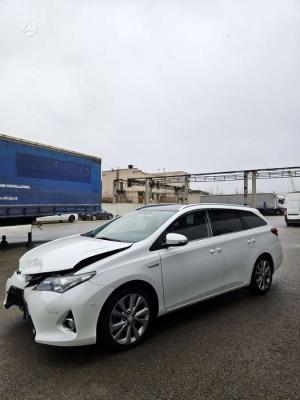 White Toyota Auris 2013 in Mazeikiai, with an engine capacity of 1.80 L and mileage of 165 thousand km for 5500 €, photo  on AUTOMOTO.COM.LV