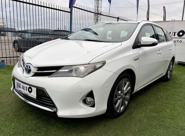 Balts Toyota Auris 2013 Panevēža, ar dzinēja tilpumu 1.80 L un nobraukumu 224 tūkst. km par 8500 €, foto 1 vietnē AUTOMOTO.COM.LV