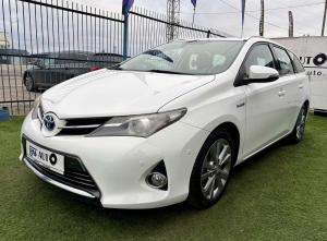 Balts Toyota Auris 2013 Panevēža, ar dzinēja tilpumu 1.80 L un nobraukumu 224 tūkst. km par 8500 €, foto  vietnē AUTOMOTO.COM.LV
