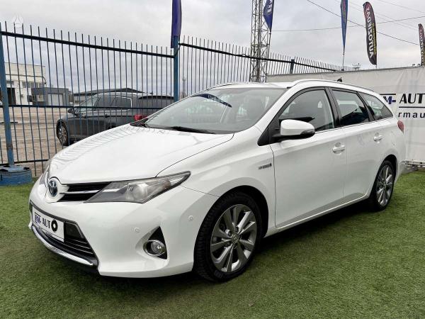 Balts Toyota Auris 2013 Panevēža, ar dzinēja tilpumu 1.80 L un nobraukumu 224 tūkst. km par 8500 €, foto 2 vietnē AUTOMOTO.COM.LV