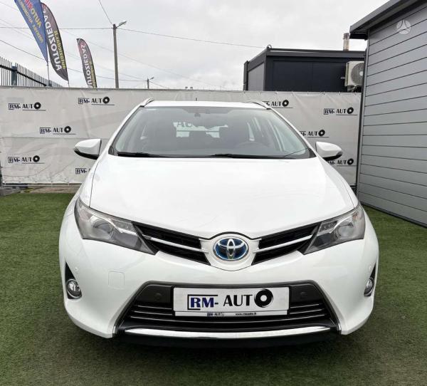 Balts Toyota Auris 2013 Panevēža, ar dzinēja tilpumu 1.80 L un nobraukumu 224 tūkst. km par 8500 €, foto 3 vietnē AUTOMOTO.COM.LV