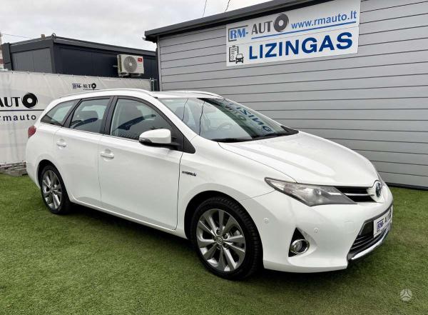 Balts Toyota Auris 2013 Panevēža, ar dzinēja tilpumu 1.80 L un nobraukumu 224 tūkst. km par 8500 €, foto 4 vietnē AUTOMOTO.COM.LV