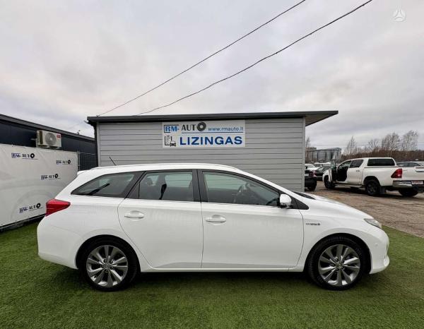 Balts Toyota Auris 2013 Panevēža, ar dzinēja tilpumu 1.80 L un nobraukumu 224 tūkst. km par 8500 €, foto 5 vietnē AUTOMOTO.COM.LV