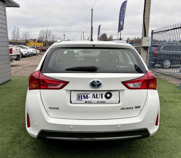 Balts Toyota Auris 2013 Panevēža, ar dzinēja tilpumu 1.80 L un nobraukumu 224 tūkst. km par 8500 €, foto 7 vietnē AUTOMOTO.COM.LV