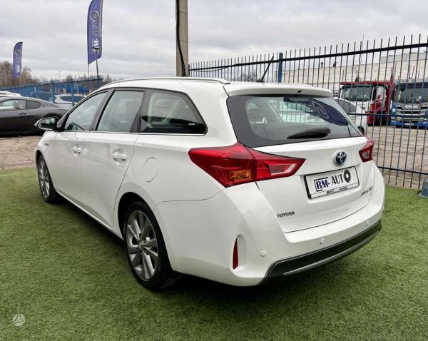 Balts Toyota Auris 2013 Panevēža, ar dzinēja tilpumu 1.80 L un nobraukumu 224 tūkst. km par 8500 €, foto 8 vietnē AUTOMOTO.COM.LV