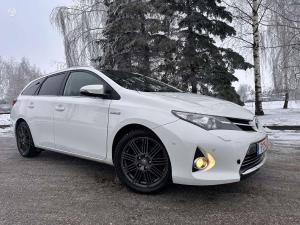 Balts Toyota Auris 2013 Marijampole, ar dzinēja tilpumu 1.80 L un nobraukumu 331 tūkst. km par 6400 €, foto  vietnē AUTOMOTO.COM.LV