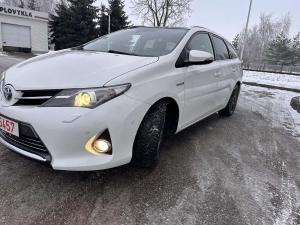White Toyota Auris 2013 in Marijampole, with an engine capacity of 1.80 L and mileage of 331 thousand km for 6400 €, photo 3 on AUTOMOTO.COM.LV