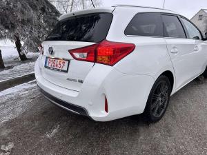 White Toyota Auris 2013 in Marijampole, with an engine capacity of 1.80 L and mileage of 331 thousand km for 6400 €, photo 6 on AUTOMOTO.COM.LV