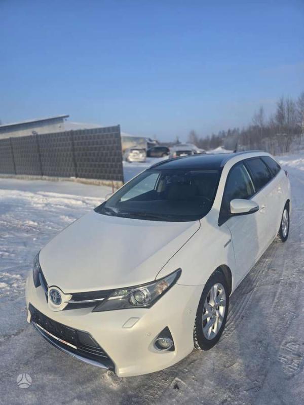 Balts Toyota Auris 2013 Viļņa, ar dzinēja tilpumu 1.80 L un nobraukumu 281 tūkst. km par 6222 €, foto 1 vietnē AUTOMOTO.COM.LV