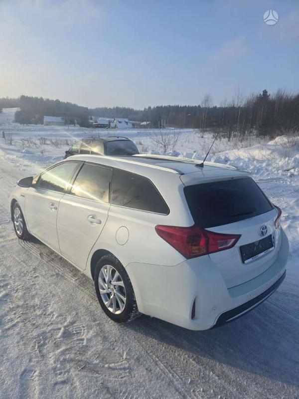 Balts Toyota Auris 2013 Viļņa, ar dzinēja tilpumu 1.80 L un nobraukumu 281 tūkst. km par 6222 €, foto 3 vietnē AUTOMOTO.COM.LV