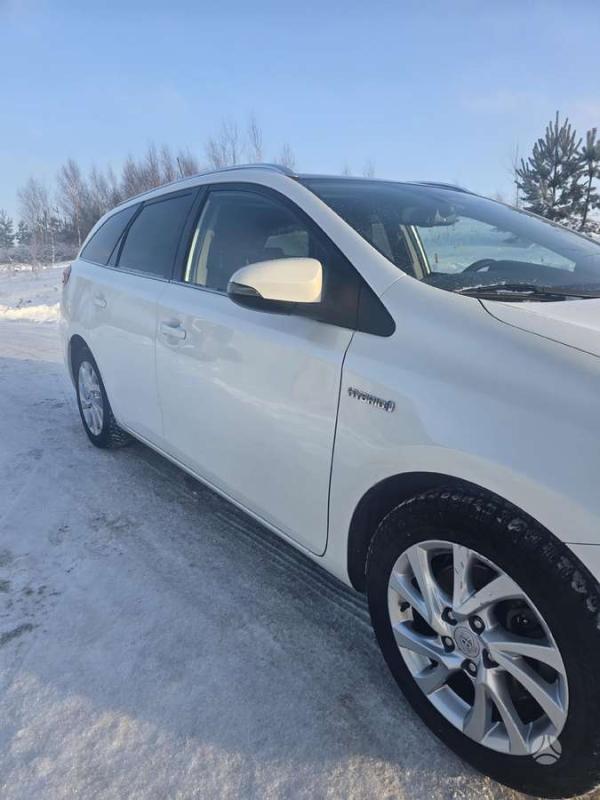 Balts Toyota Auris 2013 Viļņa, ar dzinēja tilpumu 1.80 L un nobraukumu 281 tūkst. km par 6222 €, foto 5 vietnē AUTOMOTO.COM.LV