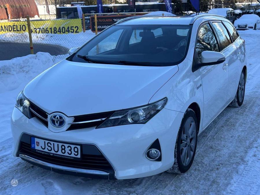 Balts Toyota Auris 2013 Viļņa, ar dzinēja tilpumu 1.80 L un nobraukumu 271 tūkst. km par 8000 €, foto 1 vietnē AUTOMOTO.COM.LV