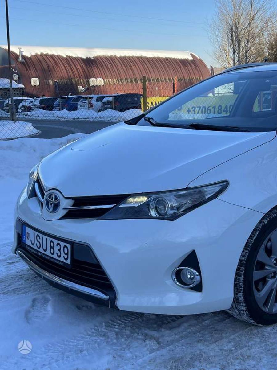 Balts Toyota Auris 2013 Viļņa, ar dzinēja tilpumu 1.80 L un nobraukumu 271 tūkst. km par 8000 €, foto 2 vietnē AUTOMOTO.COM.LV