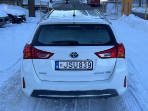 Balts Toyota Auris 2013 Viļņa, ar dzinēja tilpumu 1.80 L un nobraukumu 271 tūkst. km par 8000 €, foto 4 vietnē AUTOMOTO.COM.LV